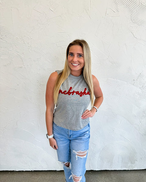 RED CURSIVE NEBRASKA - GREY CROP TANK – H.FLYNN