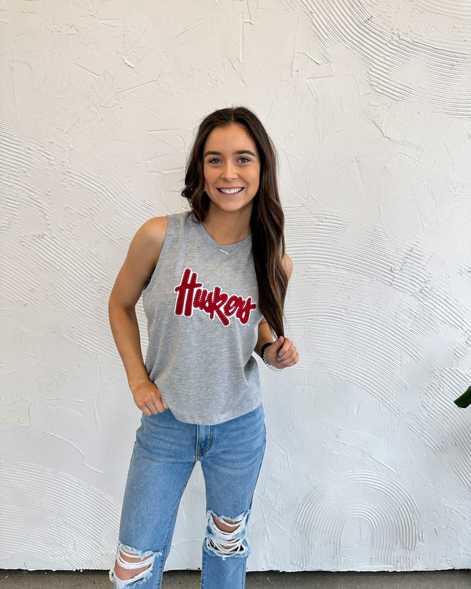 RED/ WHITE HUSKERS SCRIPT - GREY CROP TANK – H.FLYNN